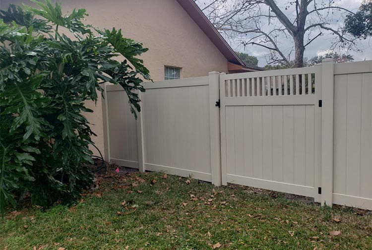Cambridge Vinyl Privacy Fence Orlando, FL | Mossy Oak Fences